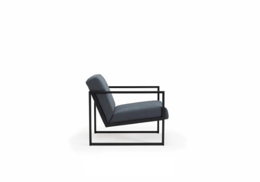 VIKKO Chair With Armrest – D40Studio